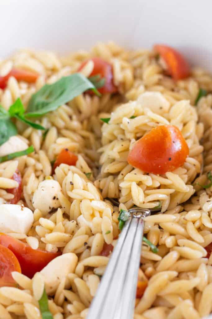 Easy Caprese Orzo Salad - Practically Homemade