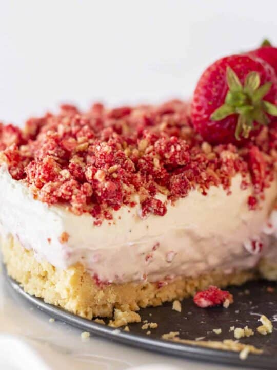 No Bake Strawberry Crunch Strawberries - Practically Homemade