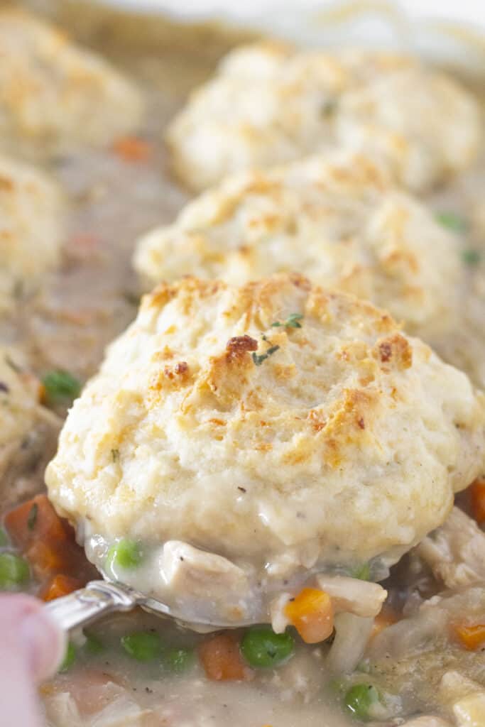Easy Bisquick Chicken Casserole (Chicken Biscuit Casserole ...