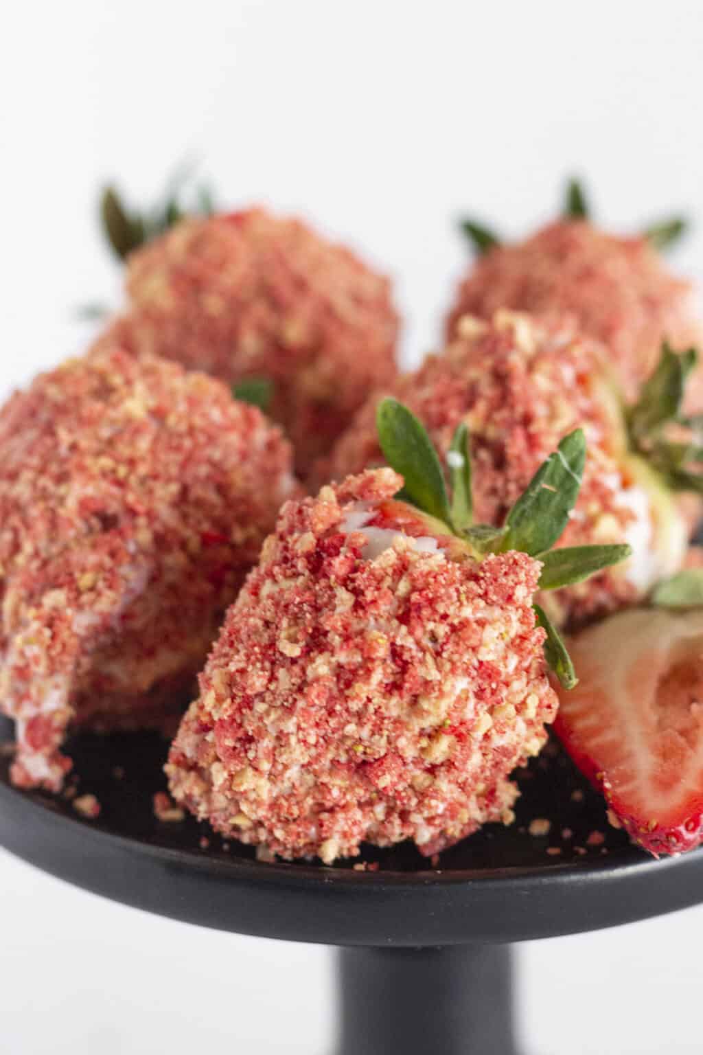 No Bake Strawberry Crunch Strawberries - Practically Homemade