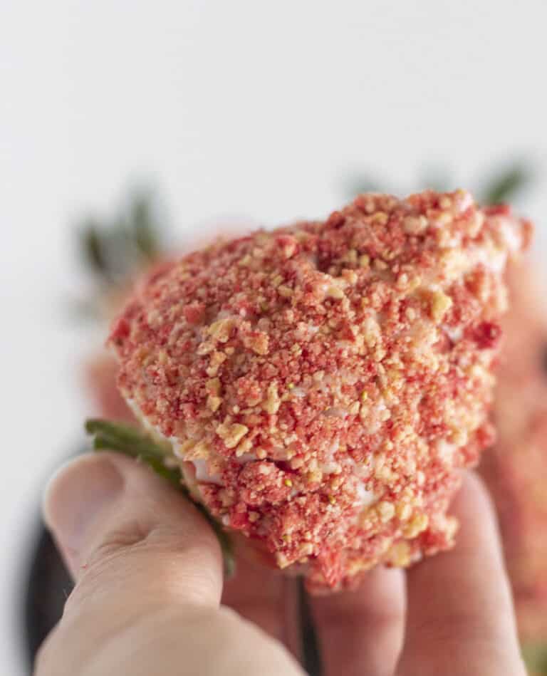 No Bake Strawberry Crunch Strawberries - Practically Homemade
