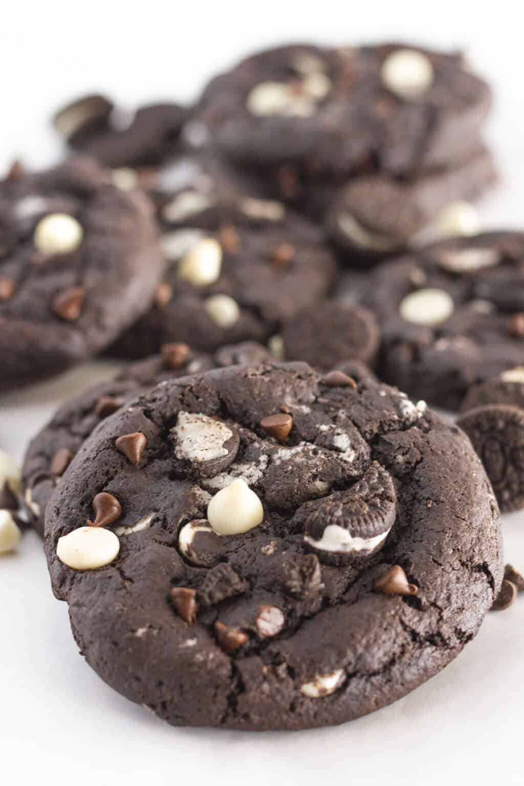 Easy Chocolate Cookies and Cream Cookies - Practically Homemade